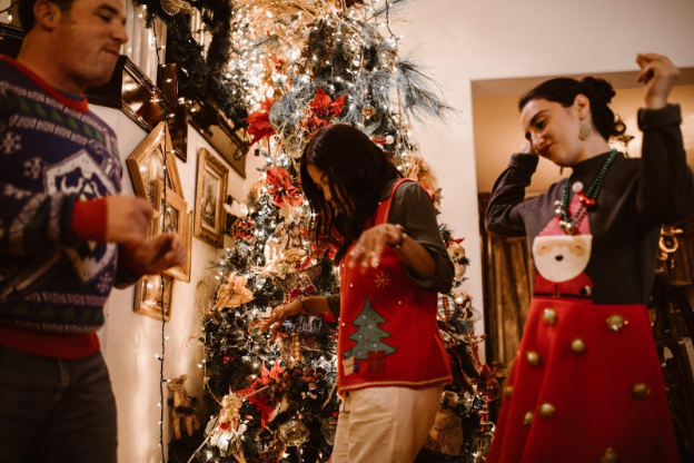 How to Choose the Perfect Pre-Lit Christmas Tree for Your 10-Foot Ceiling
